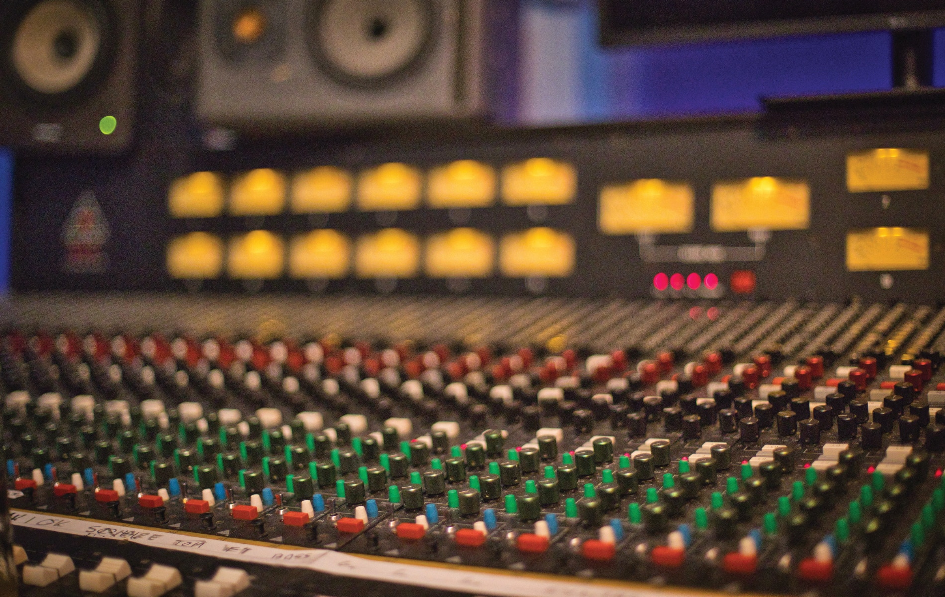 Analogue Recording Studio - Creating Vintage Warmth